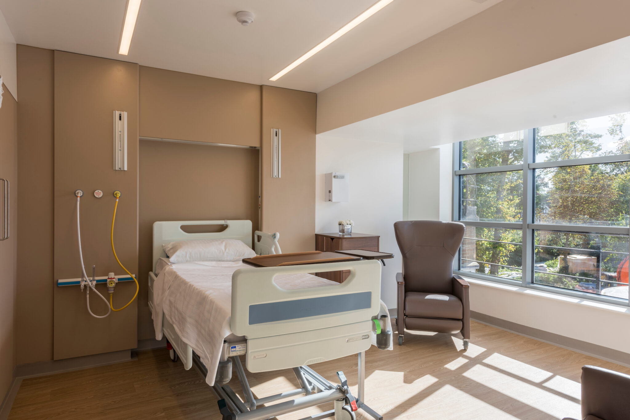 Royale - Vertical Flatwall Medical Trunking - Cableflow